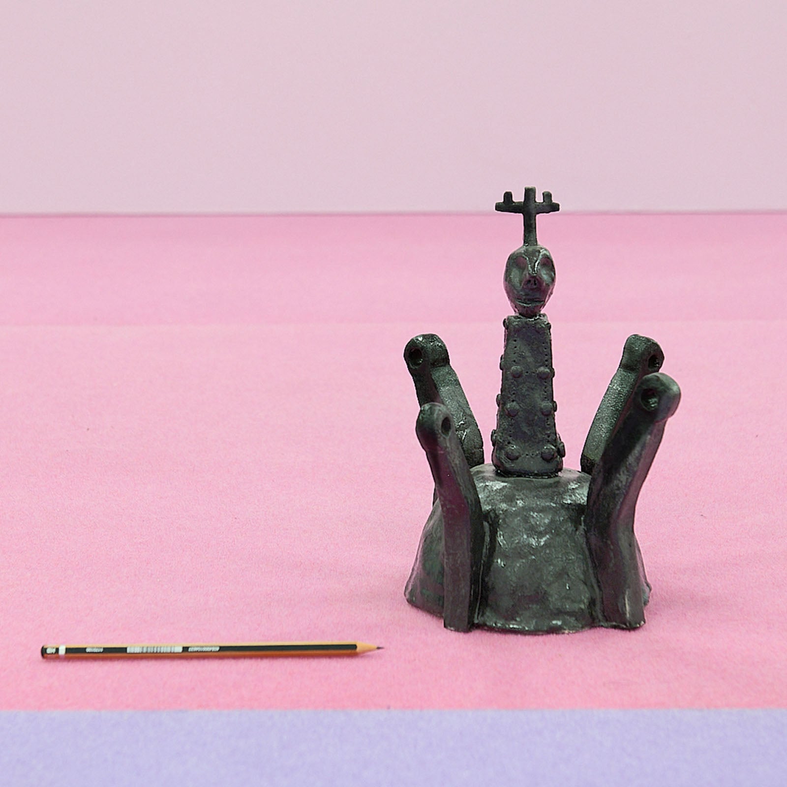 Maximilien Pellet & Antoine Liebaert - n°22 : Objet rituel en forme de ...